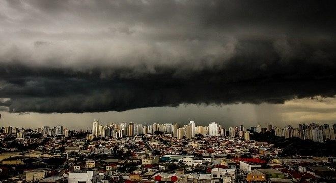 Entenda o que é a 'chuva negra', fenômeno que pode atingir SP neste fim ... Entenda o que é a 'chuva negra', fenômeno que pode atingir SP neste fim ...