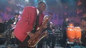 Morre aos 71 anos Andrew Woolfolk, saxofonista da banda Earth, Wind ...